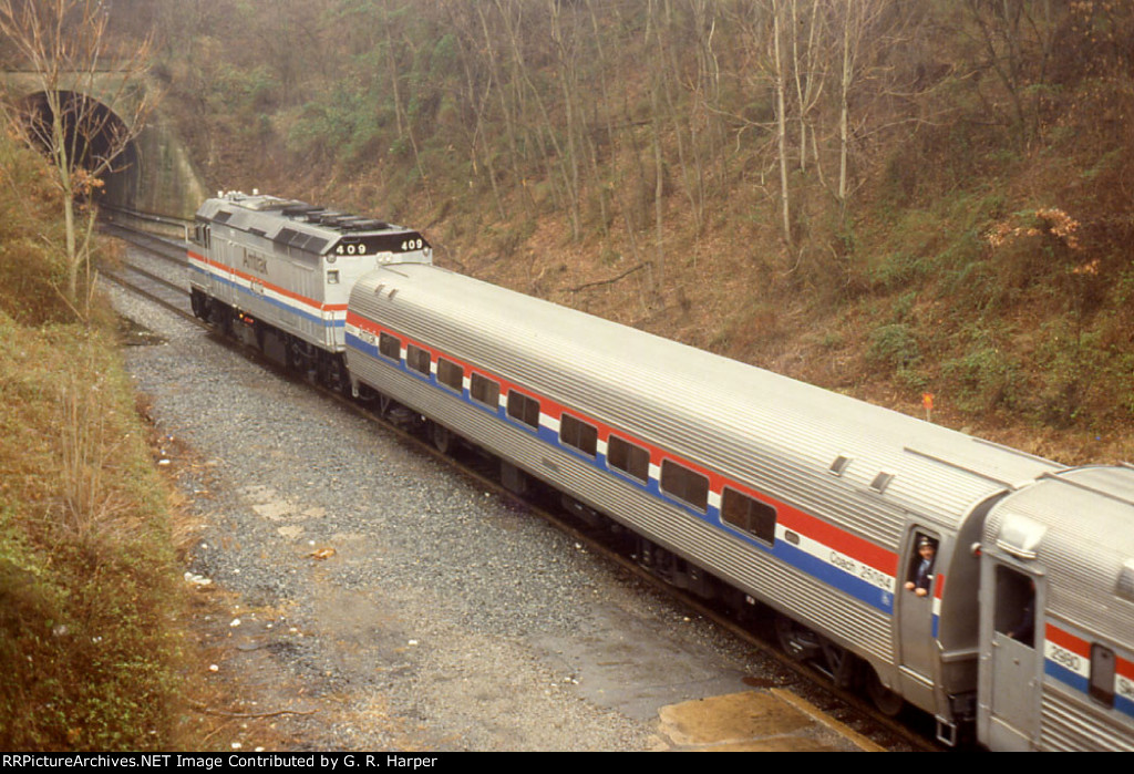 Leaving Kemper St. station. Approaching Park Ave. Tunnel